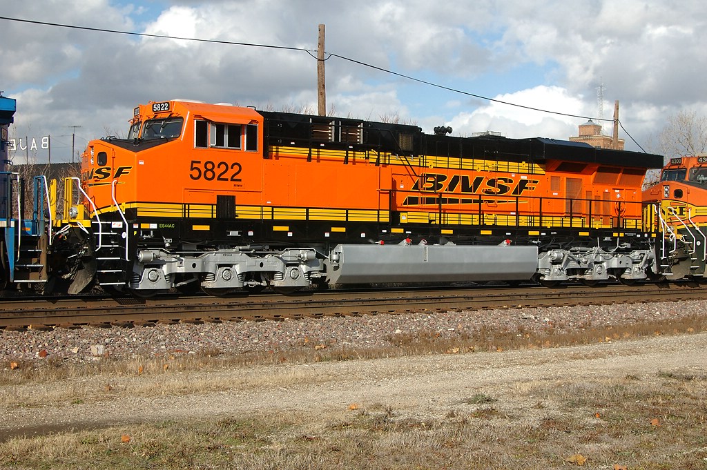 BNSF 5822, New GEVO, ES44AC, Westbound